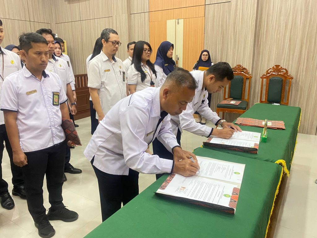 Penandatanganan Pakta Integritas, Perjanjian Kinerja, dan Komitmen ...